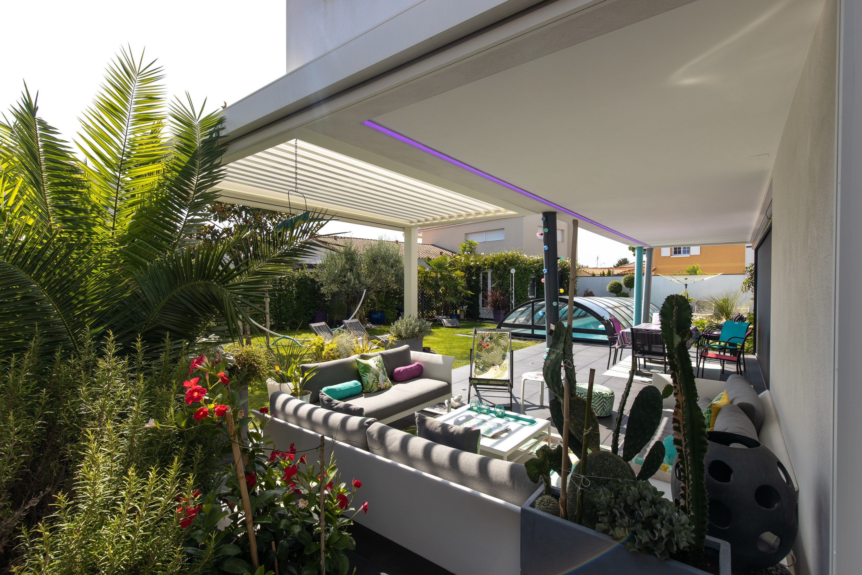 Pergola bioclimatique Biossun La Rochelle - Art et soleil